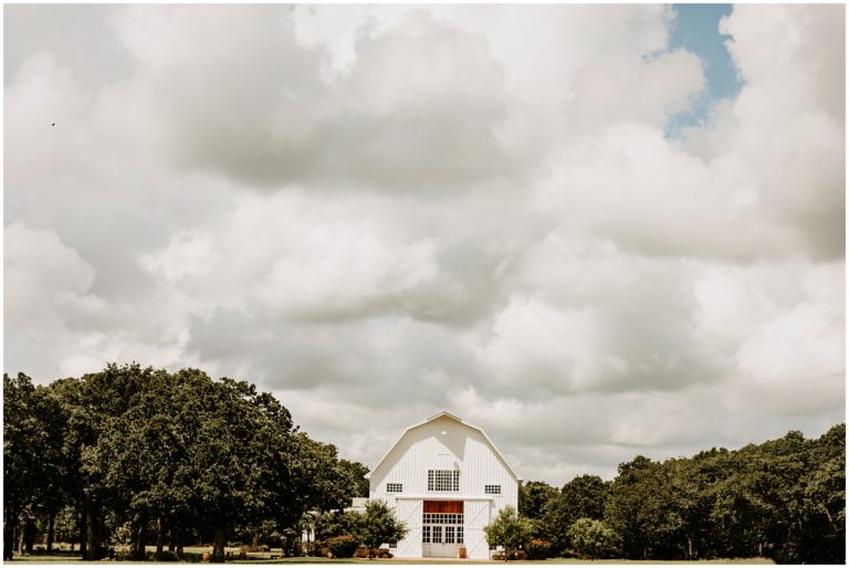 Modern, Rustic Wedding at Beautiful Texas Wedding Venue